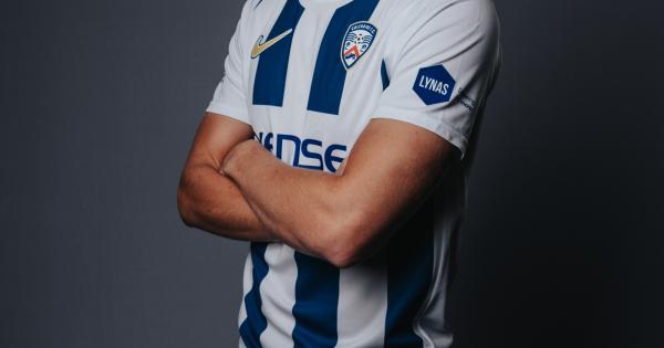 Jake Wallace signs for the Bannsiders - Alpha Newspaper Group