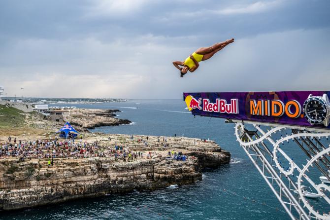 Portrush cliff diving bid - Alpha Newspaper Group