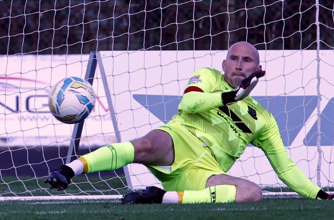 Ballymena Utd keeper Sean O'Neill hangs up his gloves - Alpha Newspaper ...